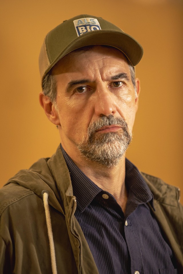 Nos resumos da novela Terra e paixão Caio desiste de se casar