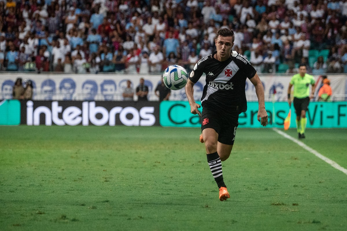 Lateral Lucas Piton Do Vasco Desperta Interessa Da Roma Diz Jornal