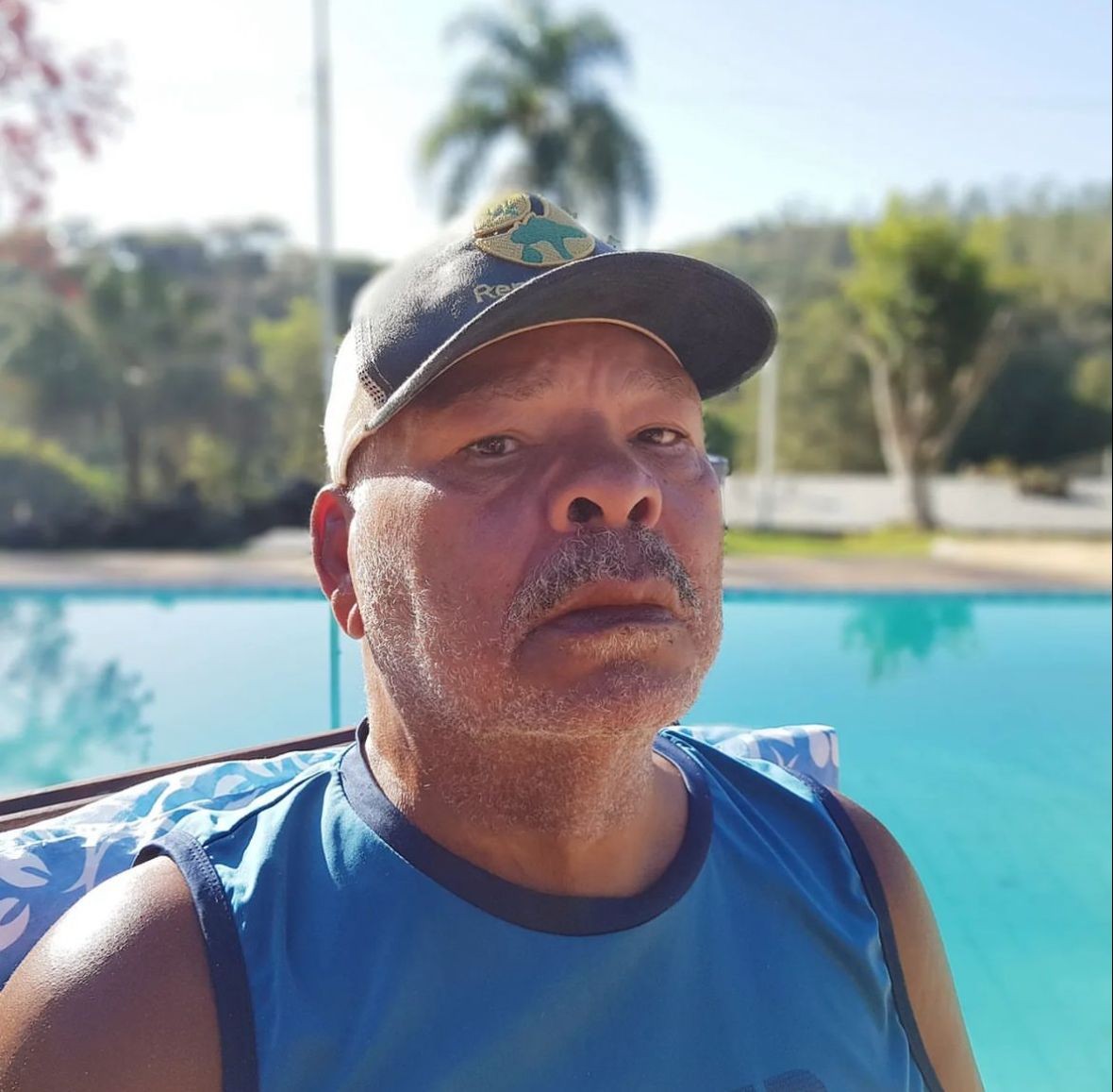 Em Foto Rara Maguila Aparece A Mulher E Treinador Em Visita A Instituto Que Leva Seu Nome