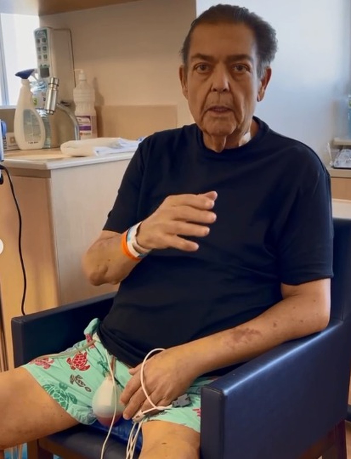 Faustão apresenta boa recuperação e é transferido para apartamento após