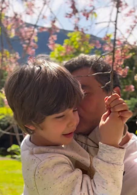 Carmo Dalla Vecchia rebate críticas por vídeo beijando ator A vida