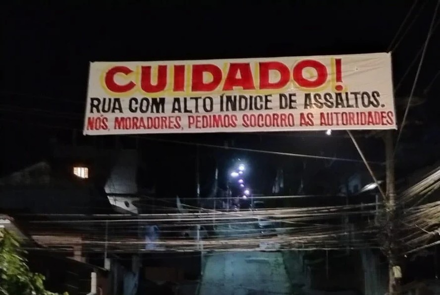 Faixas com alerta sobre alto índice de assaltos dividem opiniões em bairro de Niterói