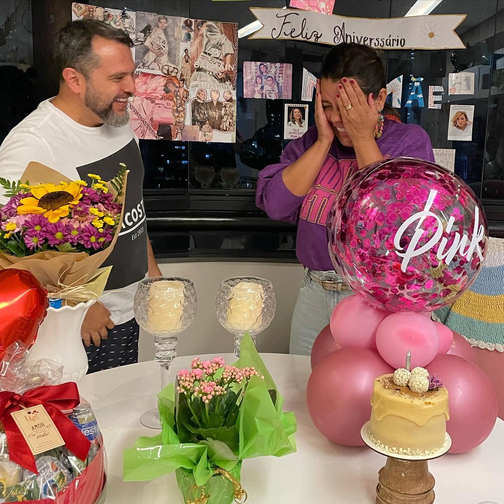 Lembra dela? Ex-BBB Tati Pink comemora 44 anos ao lado do marido e dos ...
