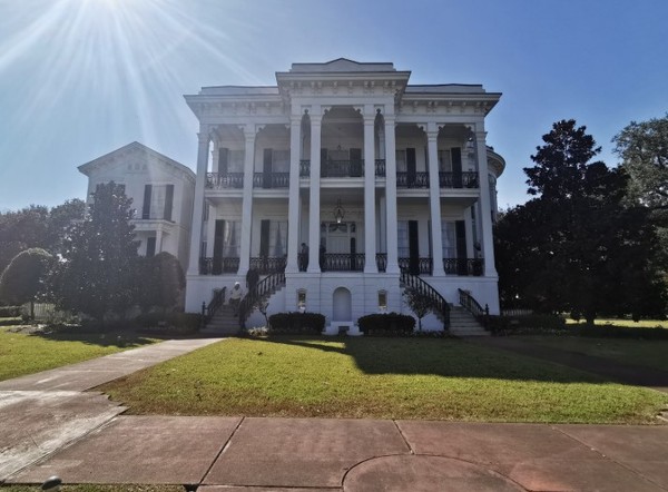 Maior mansão histórica do Sul dos EUA, com 165 quartos, é destruída por ...