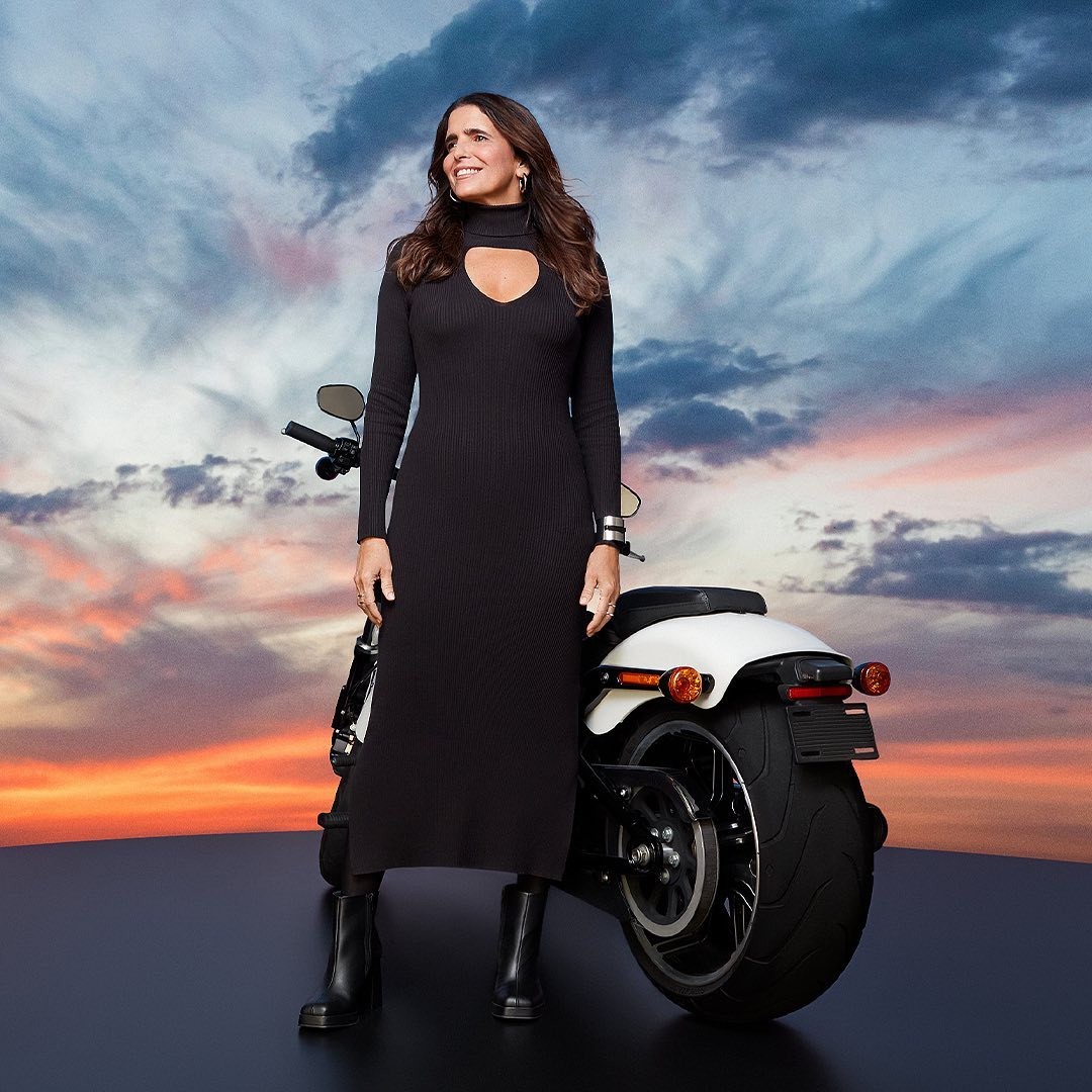 Malu Mader surge em passeio no Rio com atriz do grupo de 'melhores ...