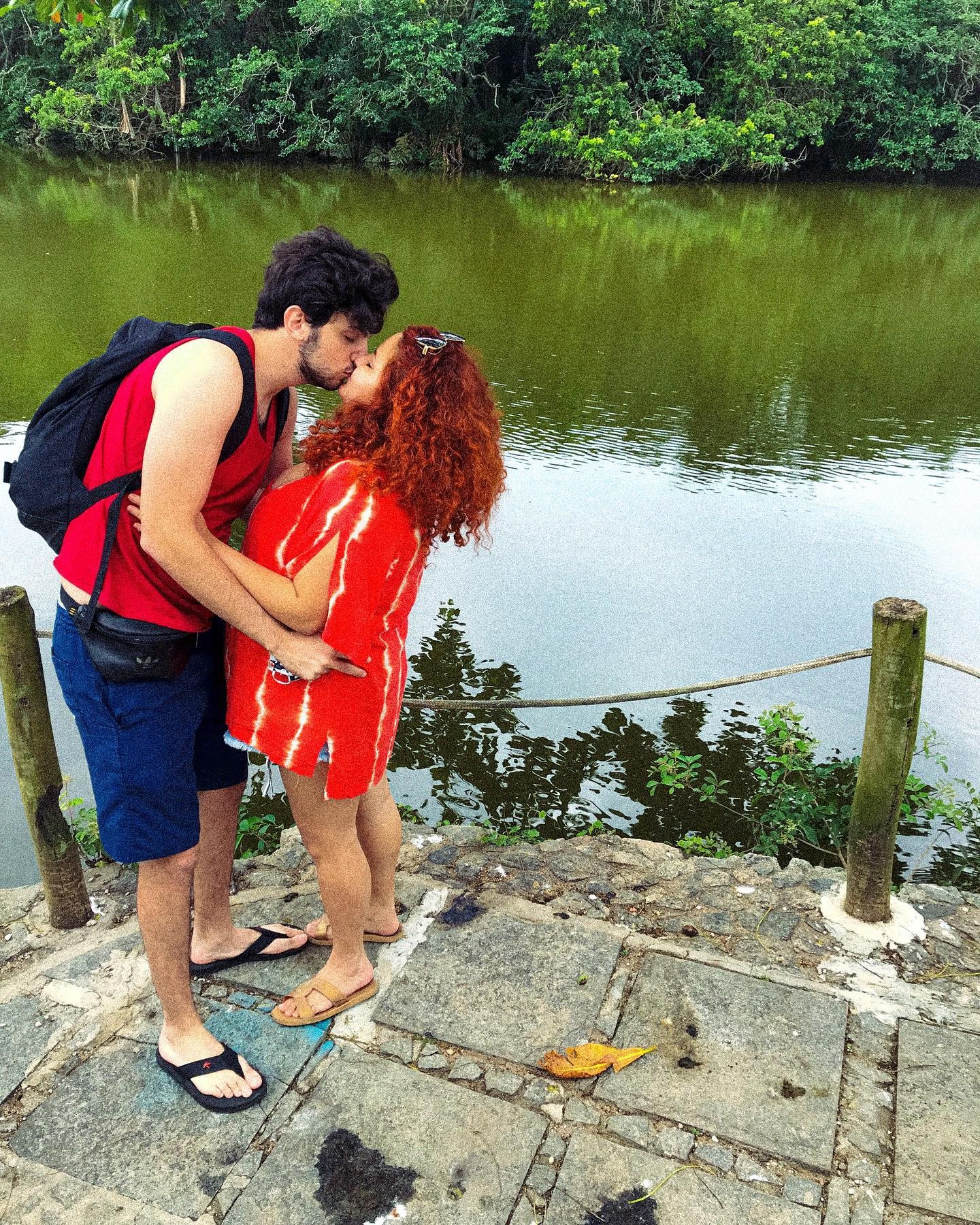 Beijoqueira! Sucesso em 'Elas por elas', Castorine exibe paixão pelo ...