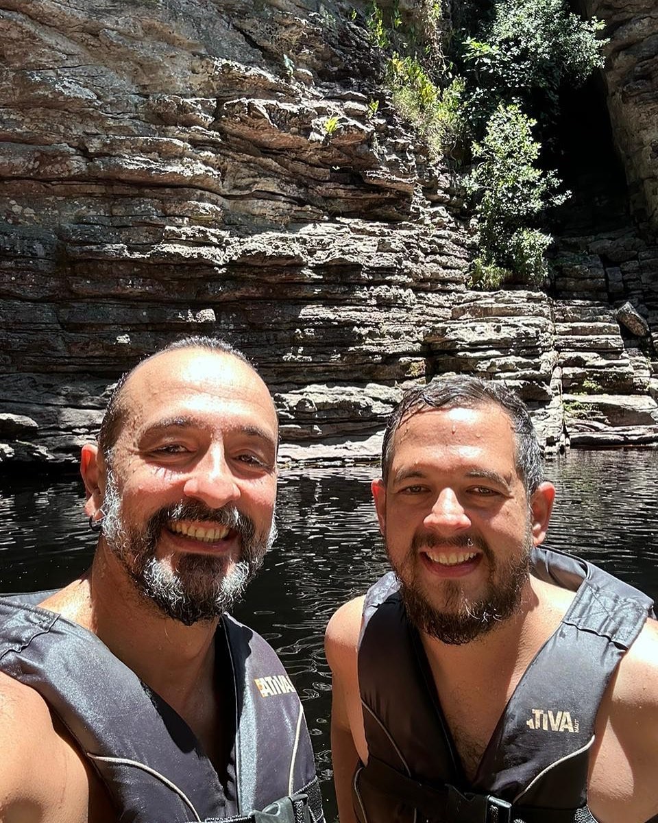 Marido de Irandhir Santos abre álbum de viagem à Bahia com o ator; veja ...