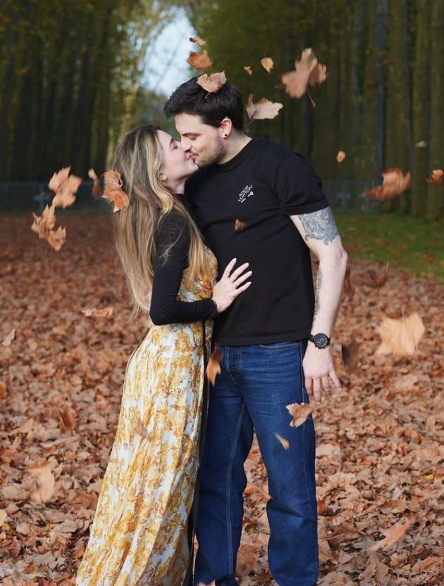 Em Paris, Felipe Neto comemora 1 ano de namoro e se hospeda em suíte ...