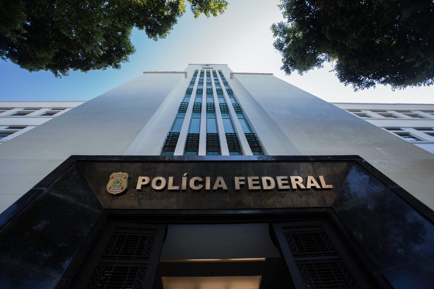 Polícia Federal: concurso com 1 mil vagas e salários até R$ 28 mil já tem organizadora. Confira