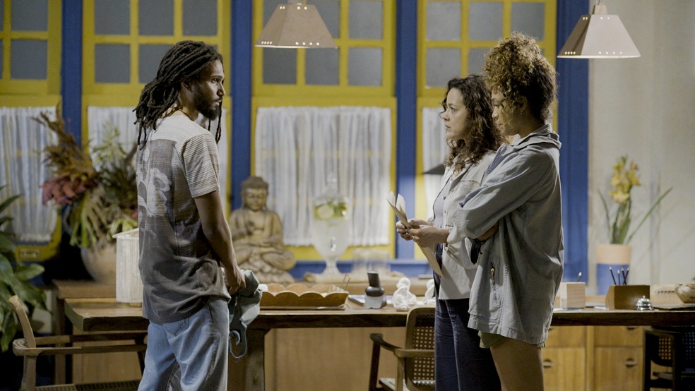 Em ‘Vale tudo’, Odete sabota a medicação de Marco Aurélio