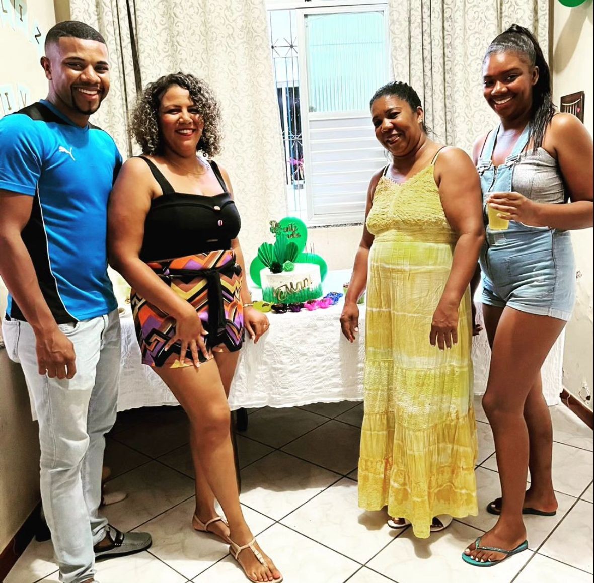 Fãs de Mani Reggo invadem perfil de cantor apontado como seu novo amor ...