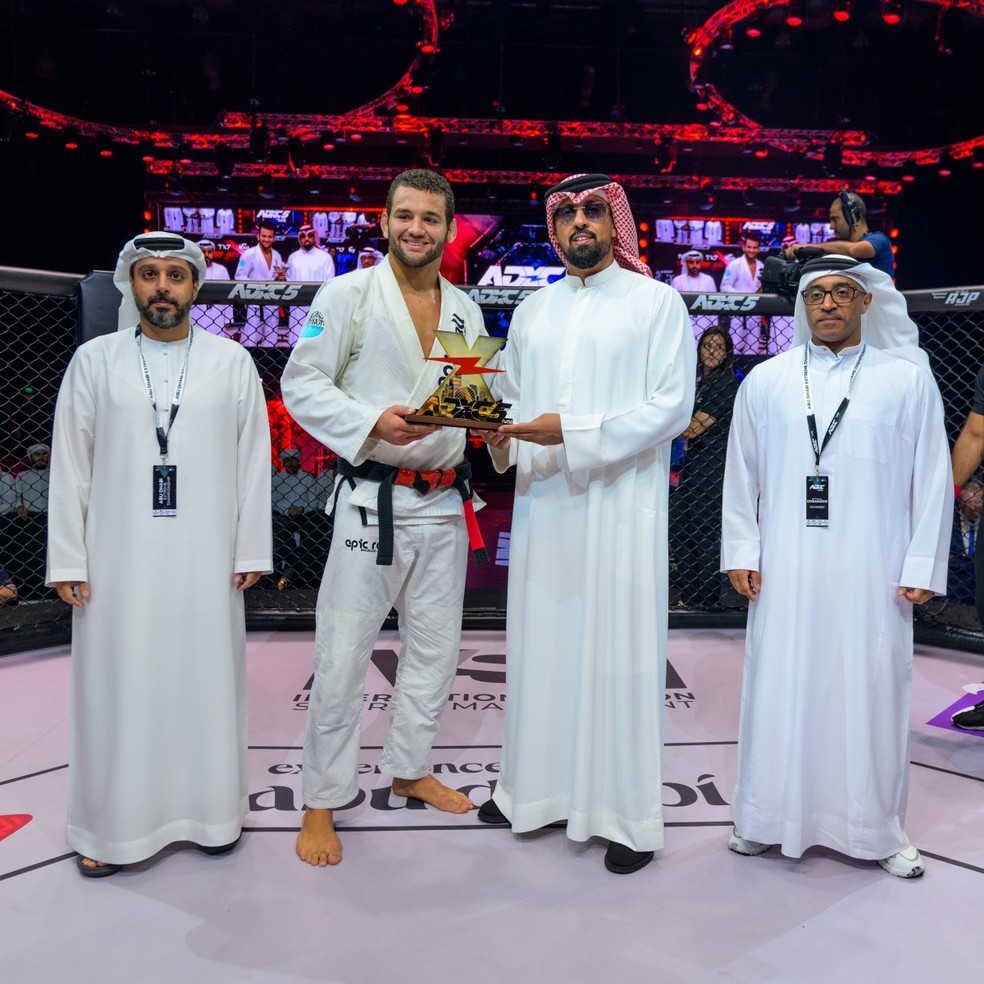 ADXC 5: Urijah Faber e Rayron Gracie brilham nas lutas principais e ficam com título em Abu Dhabi