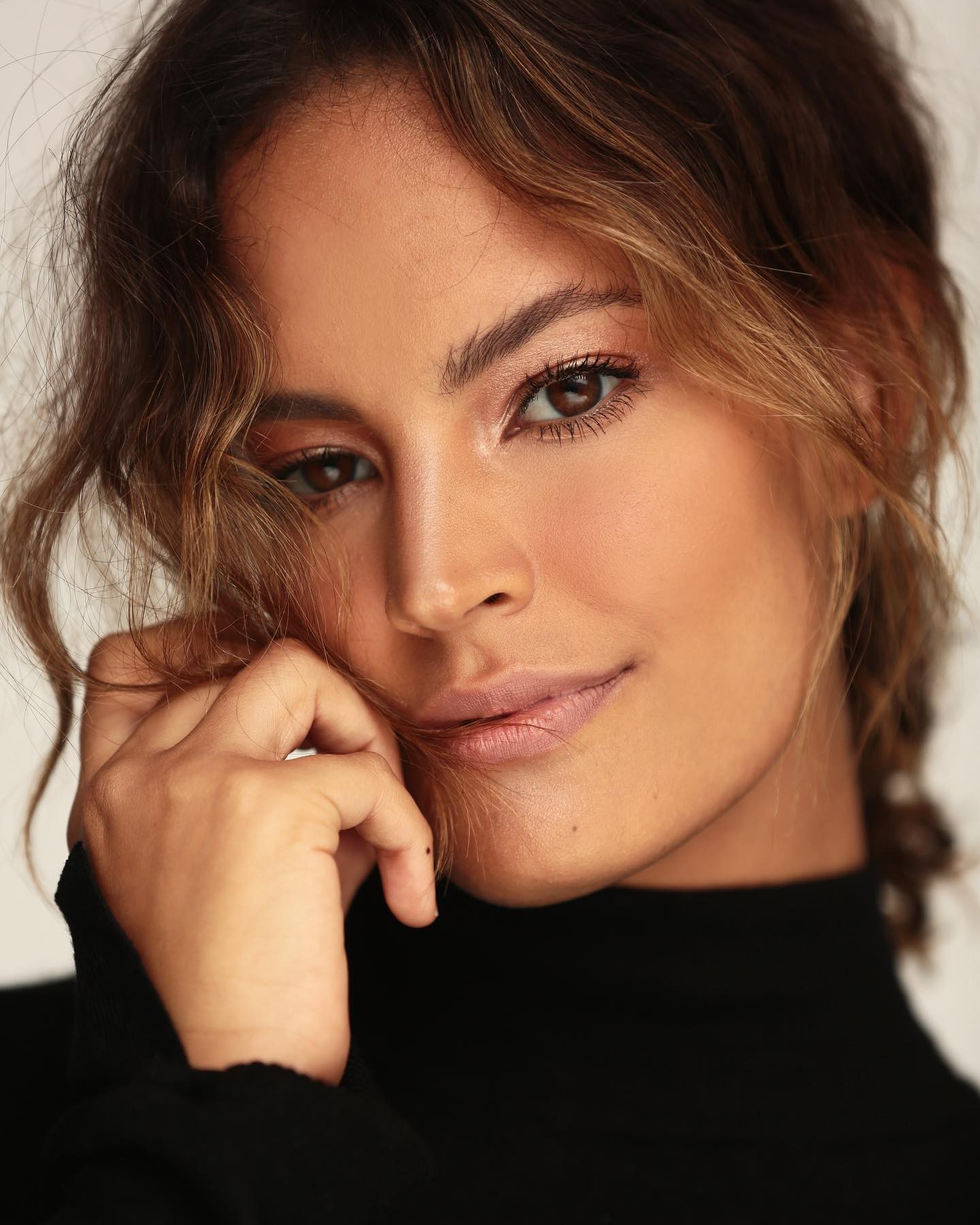 Aos 26 anos, sobrinha de Helena Ranaldi estreia como atriz profissional