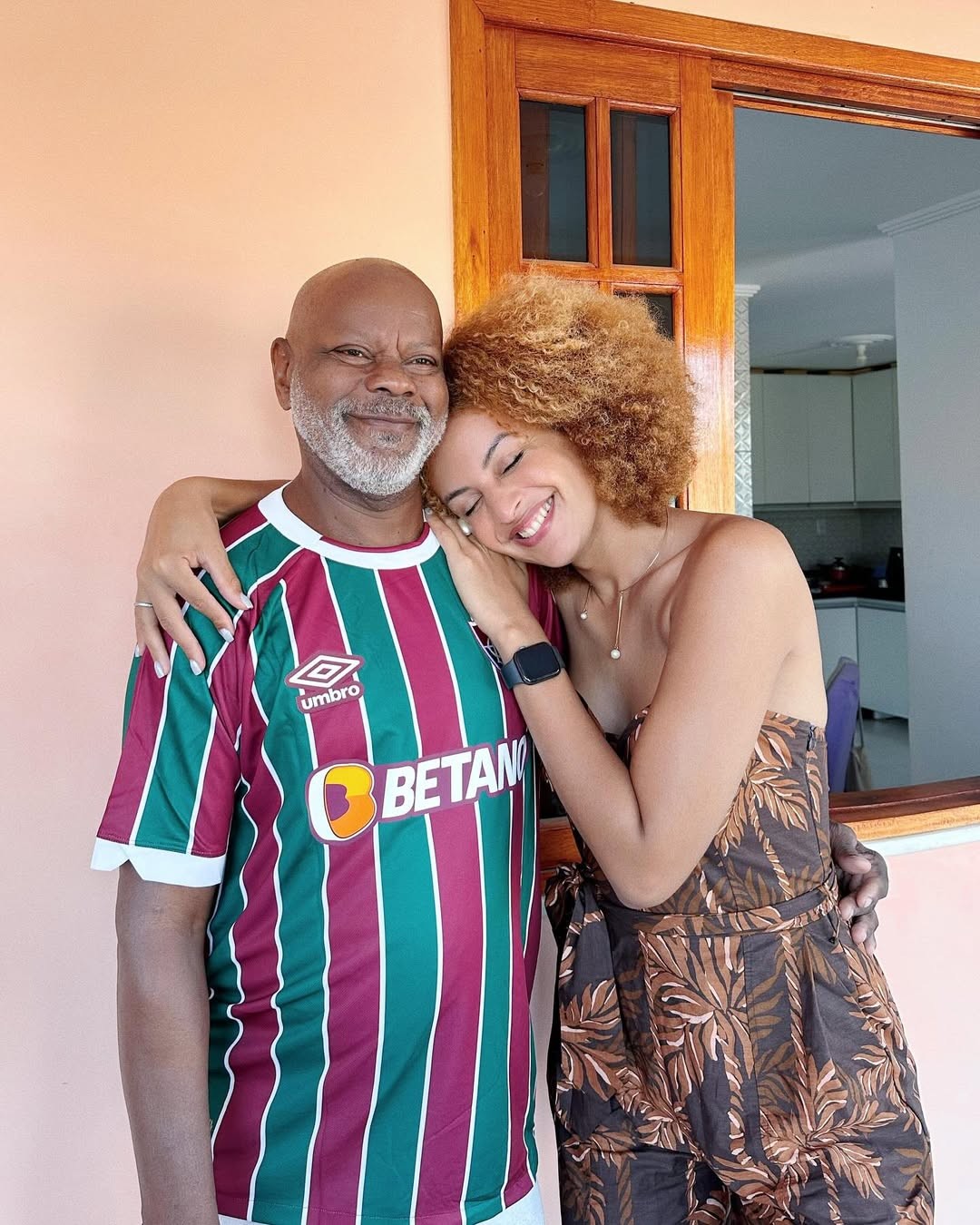 Atriz de 'Três Graças', Gabriela Loran relatou transição na web e ...