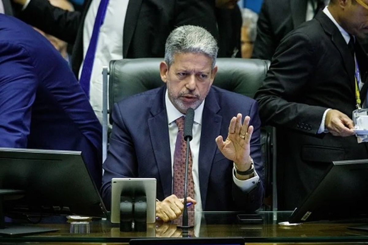 Lira diz que espera concluir votação da reforma tributária ainda hoje