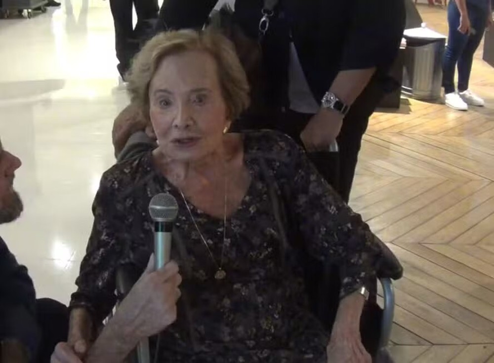 Aos 90 anos, Glória Menezes aparece curtindo a família: 'Todo mundo com ...