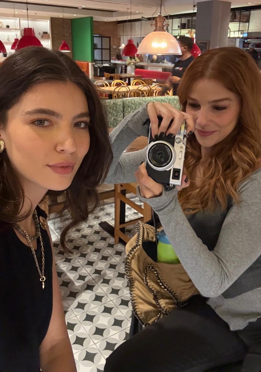 Em ‘Três Graças’, Lorena ganha presente de Juquinha e relação das duas ...