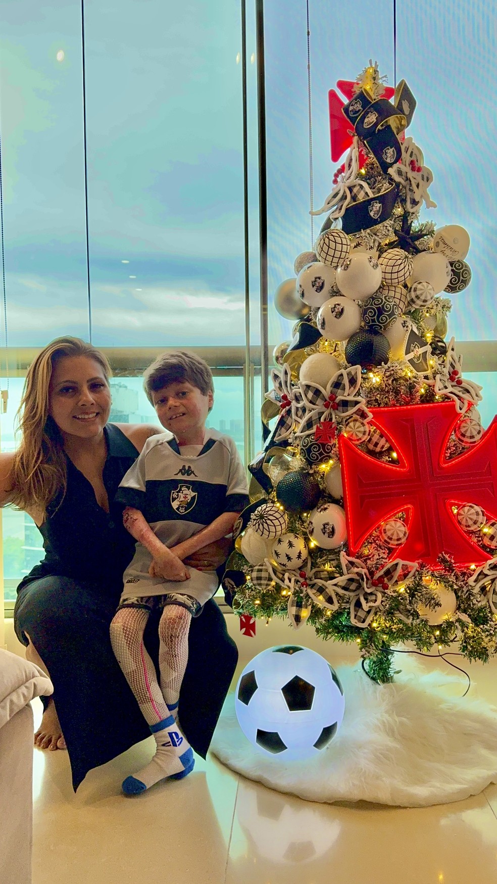 À espera de seu troféu da Fifa na mala de Vini Jr., Menino Gui ganha ...