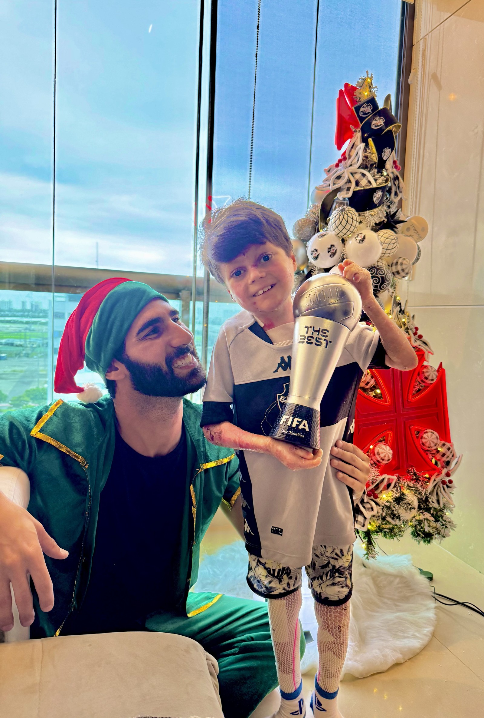 Torcedor do Vasco, Menino Gui recebe alta de hospital após procedimento ...