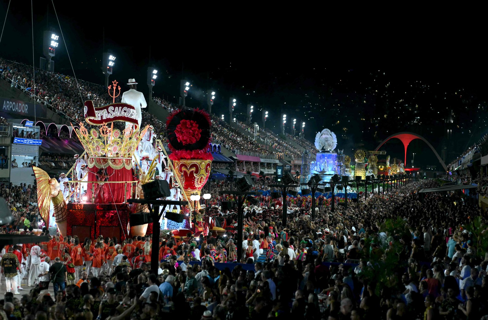 Salgueiro celebra fé e malandragem com o samba mais ouvido do carnaval