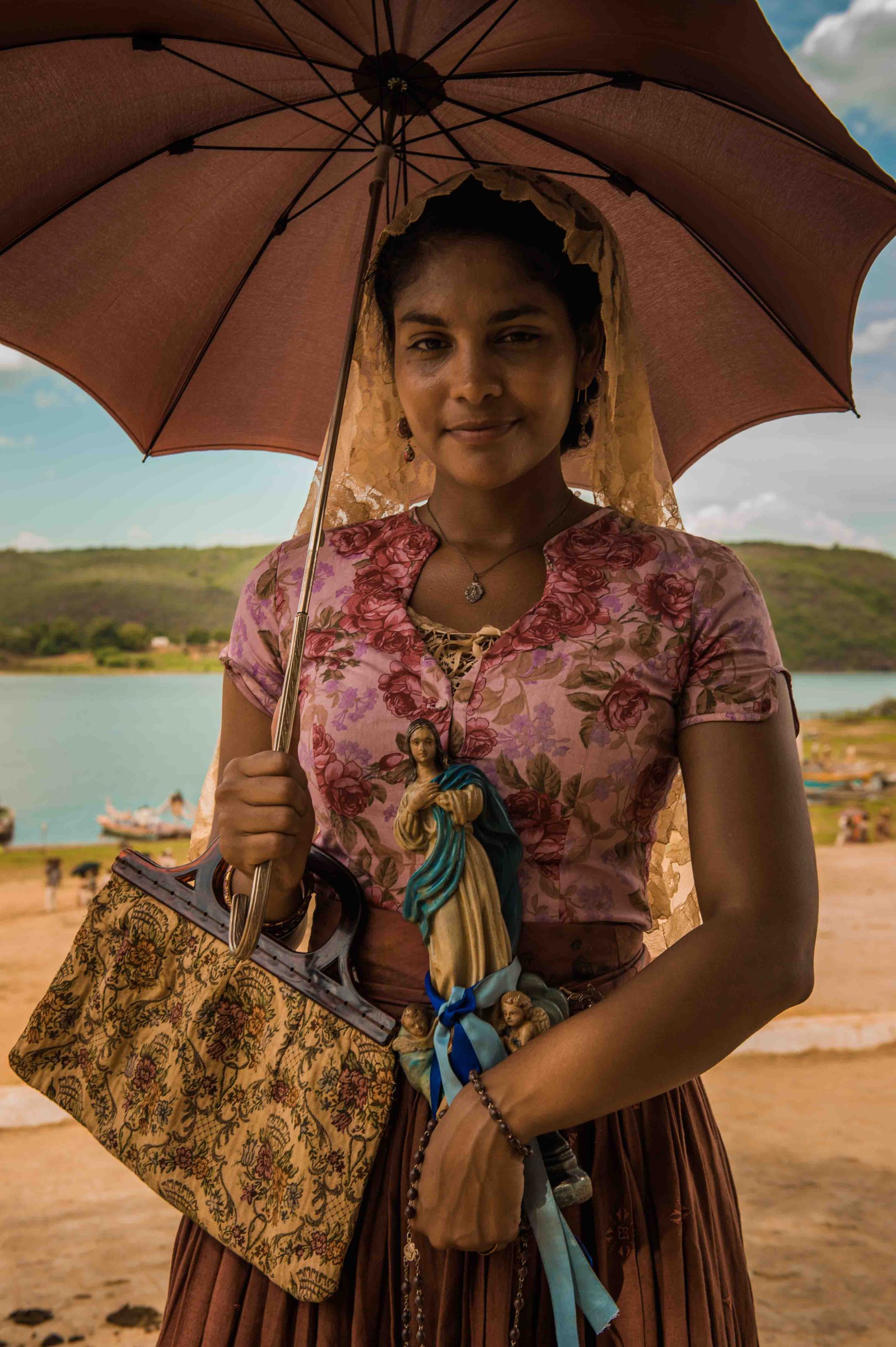 Barbara Reis faz fitagem por uma hora para ter os cachos de Aline de ...