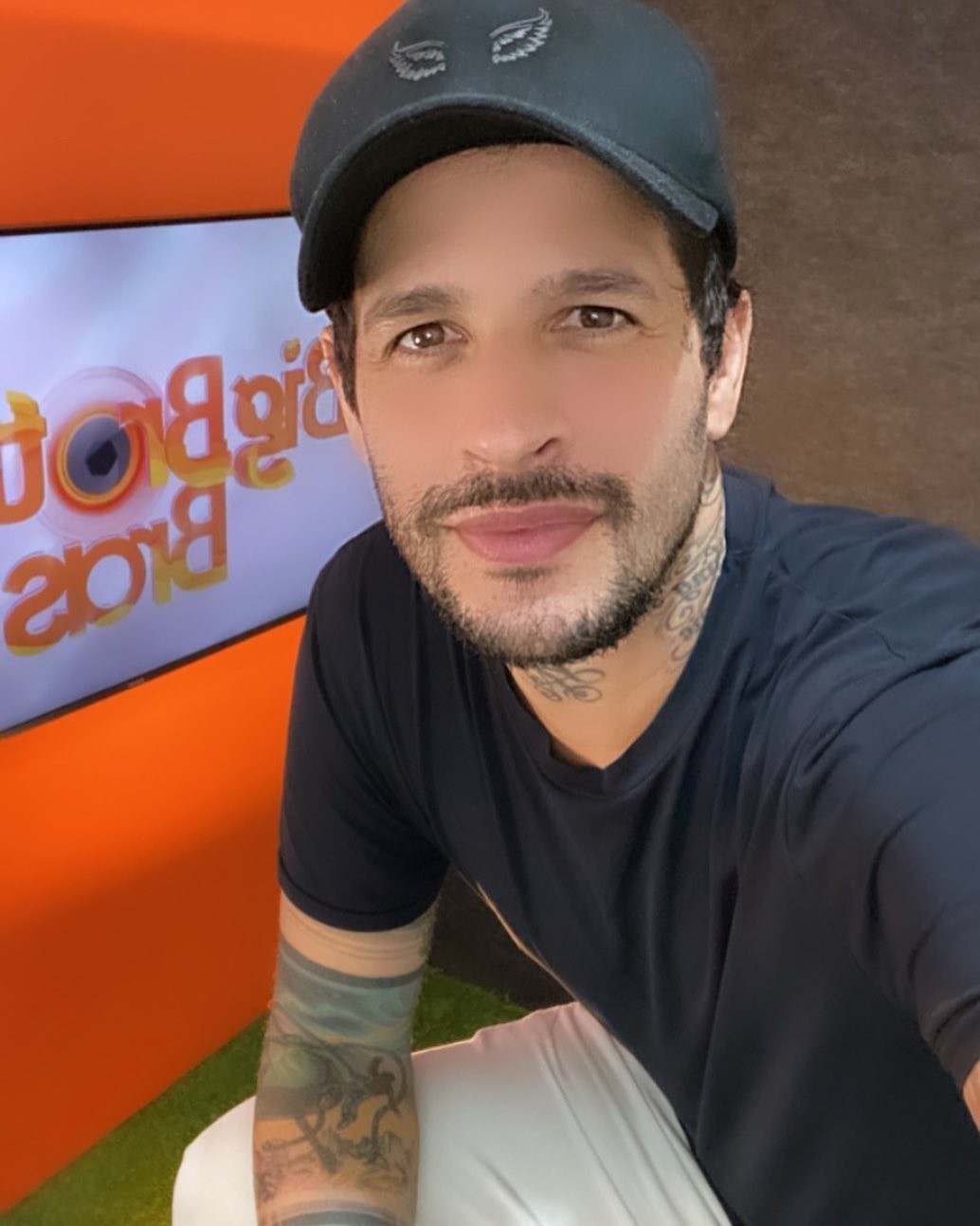 Vencedor do 'BBB 8', Rafinha faz tattoo em Gyselle Soares, a vice ...