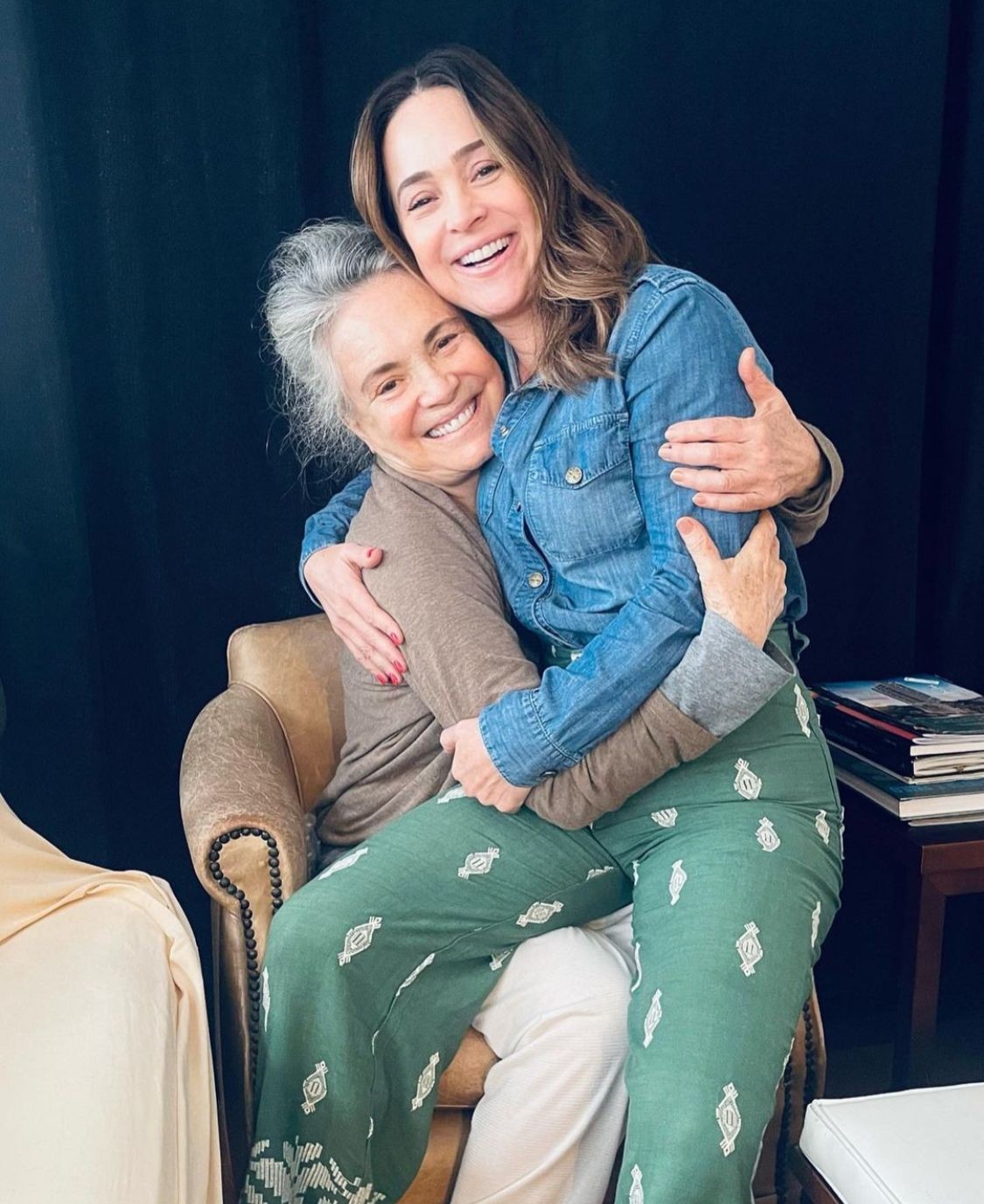 Longe da TV, Regina Duarte faz aula de pintura: 'Uma das grandes ...