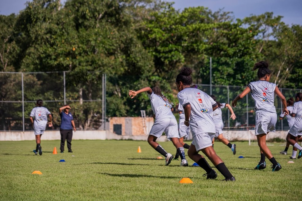 Projeto Cinderela: iniciativa dá um 'drible' no preconceito e ensina ...