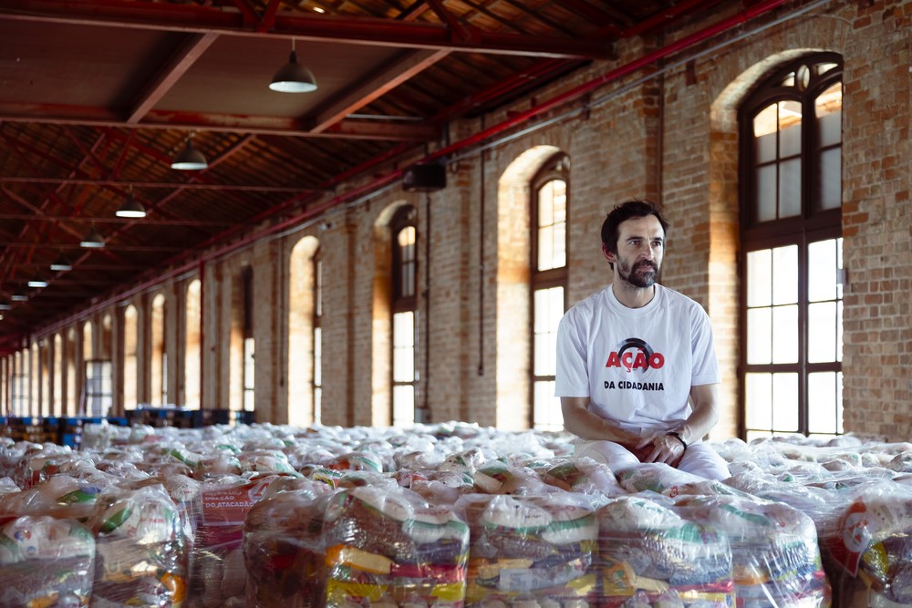 Intérprete de Betinho em série, Julio Andrade se emociona ao visitar a ...