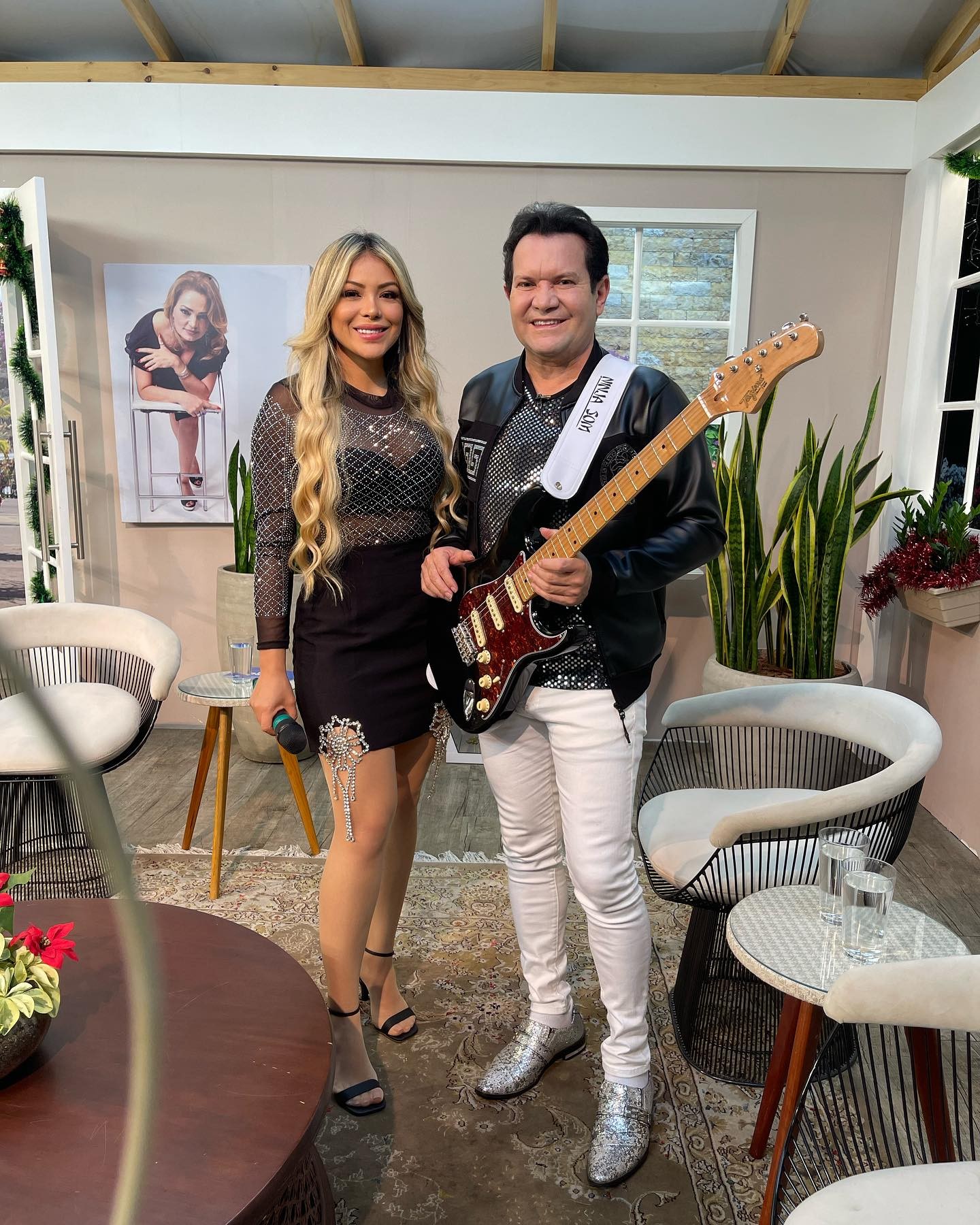 Ximbinha viaja em turnê com 'nova Joelma' e escoltado pela atual mulher