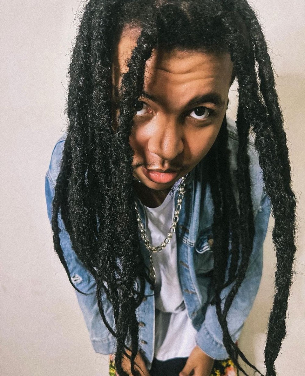 Aos 20 anos, JP Rufino surpreende com novo visual: 'Um belo dia resolvi ...