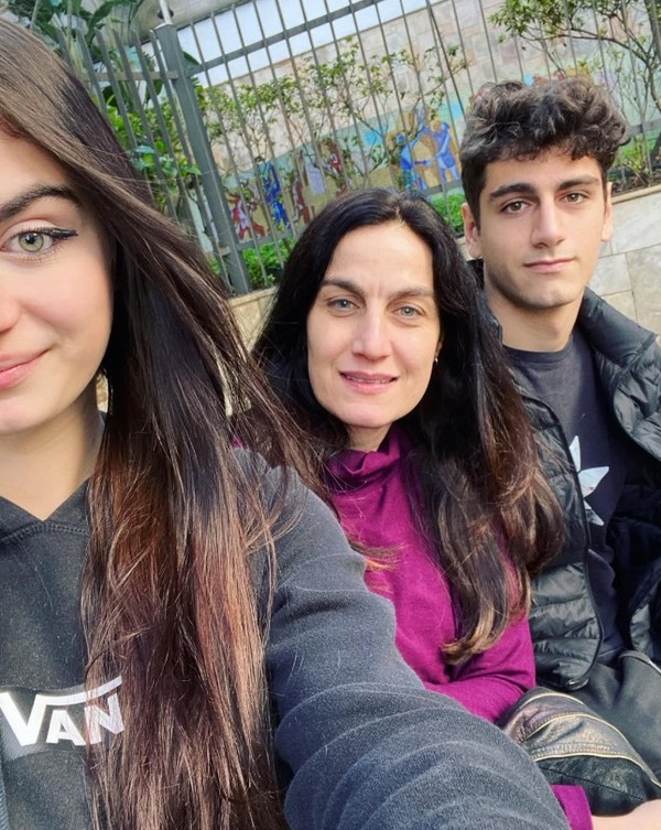 'Clone' do irmão, Nina Braga Nunes é produtora teatral, mãe de dois ...