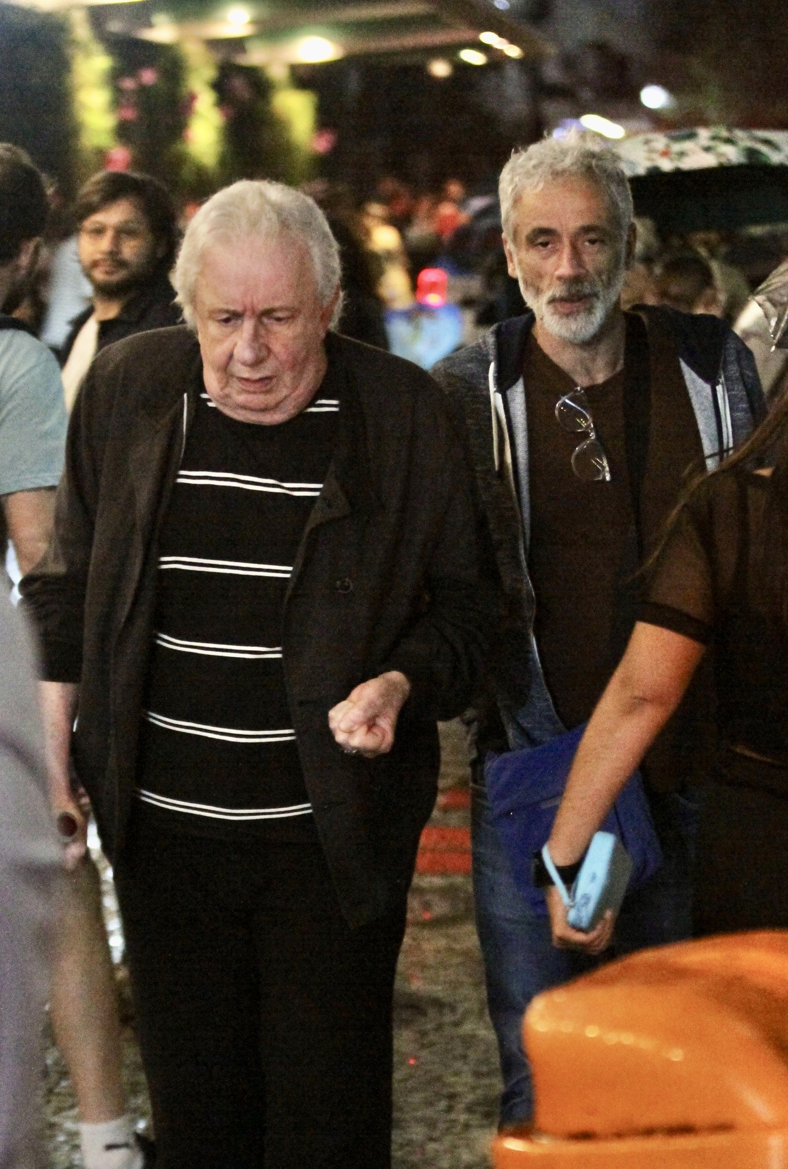 Marco Nanini faz rara aparição ao lado do marido, com quem está casado ...