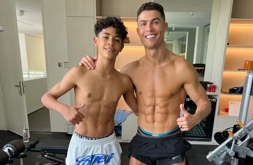 Filho de CR7 com mãe misteriosa, Cristiano Ronaldo Jr. vai estrear na ...
