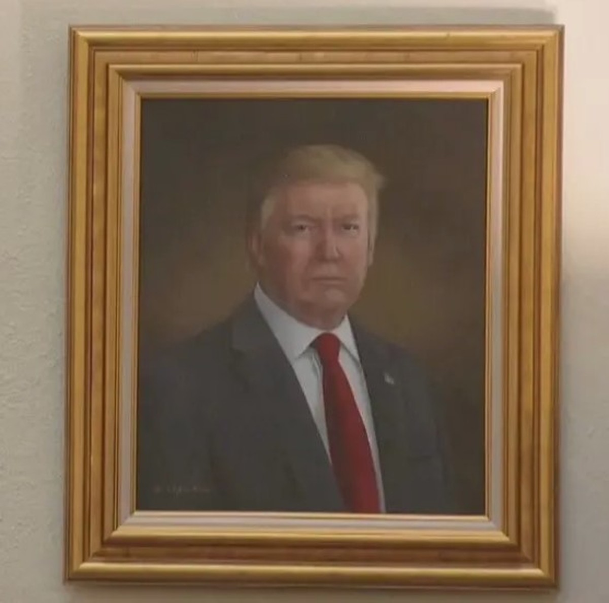 Trump se enfurece com o seu retrato exibido no Capitólio do Colorado