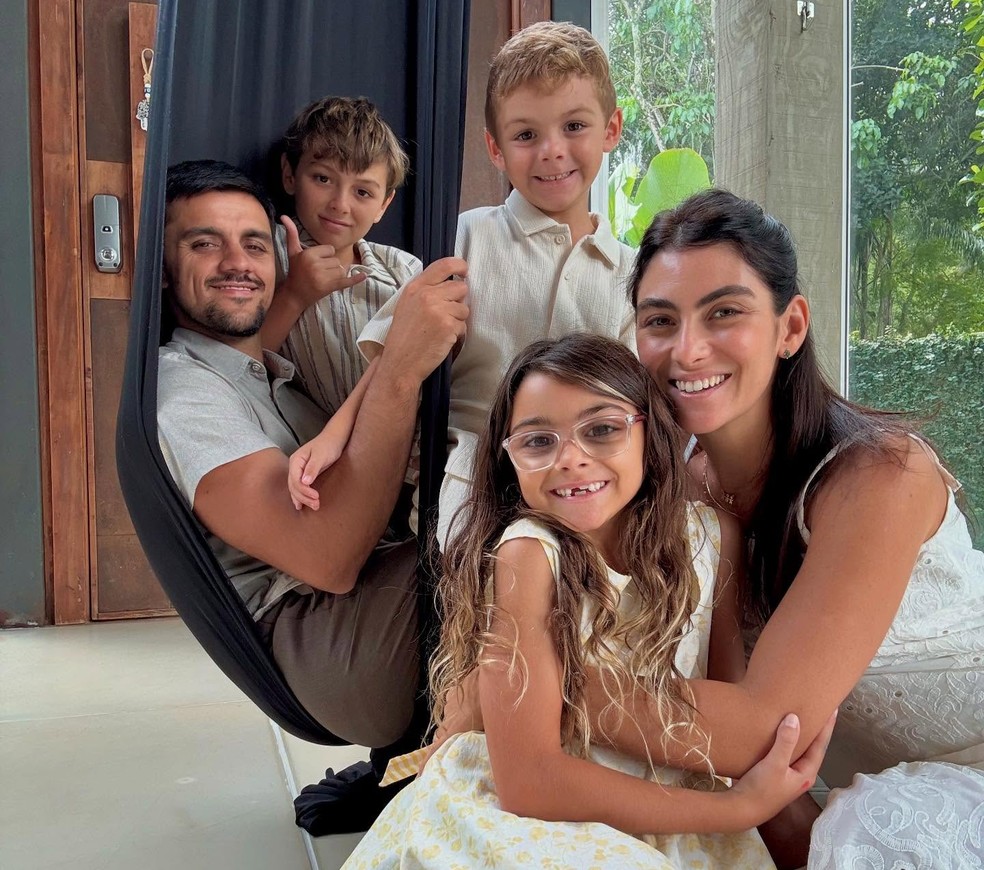 Felipe Simas cita reação dos irmãos após sua conversão e desejo de ...