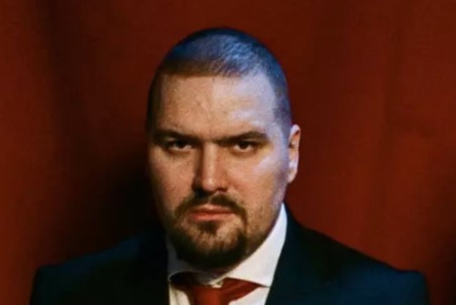 Pop star da música russa, que era crítico de Putin, morre em acidente ...