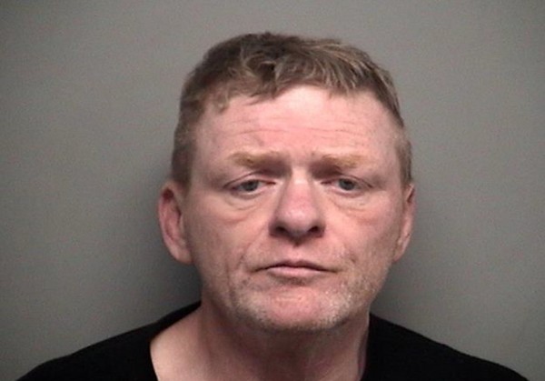 Homem mata recém-casados para roubar US$ 140 de bar