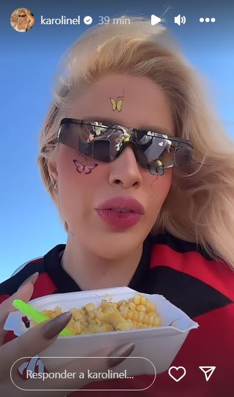 Novo affair de Leo Pereira, Karoline Lima surge com camisa do Flamengo e milho entrega os dois ...