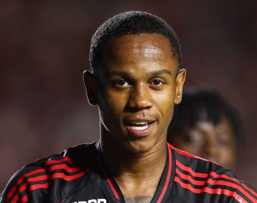 'Estava de folga': Wallace Yan, do Flamengo, se pronuncia após ser ...