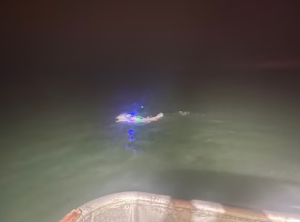 Mulher de 55 anos é a primeira pessoa a completar travessia de 48km em ...