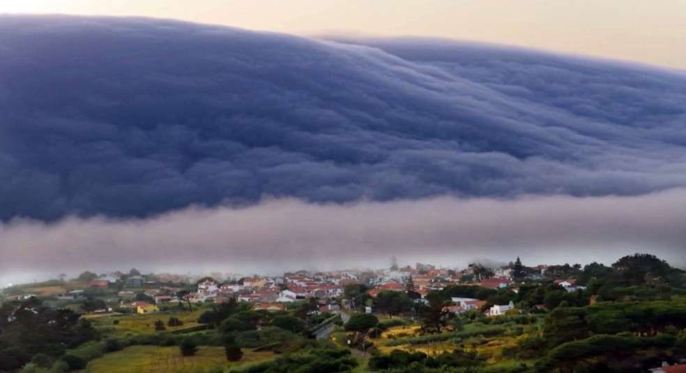 Litoral de Portugal é atingido por 'tsunami de nuvem'