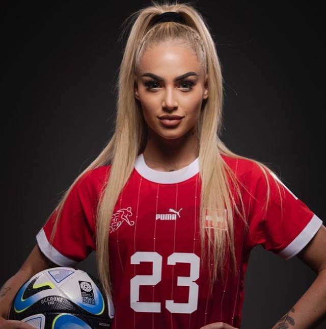 Quem é a namorada de Douglas Luiz? Famosa nas redes, a jogadora suíça ...