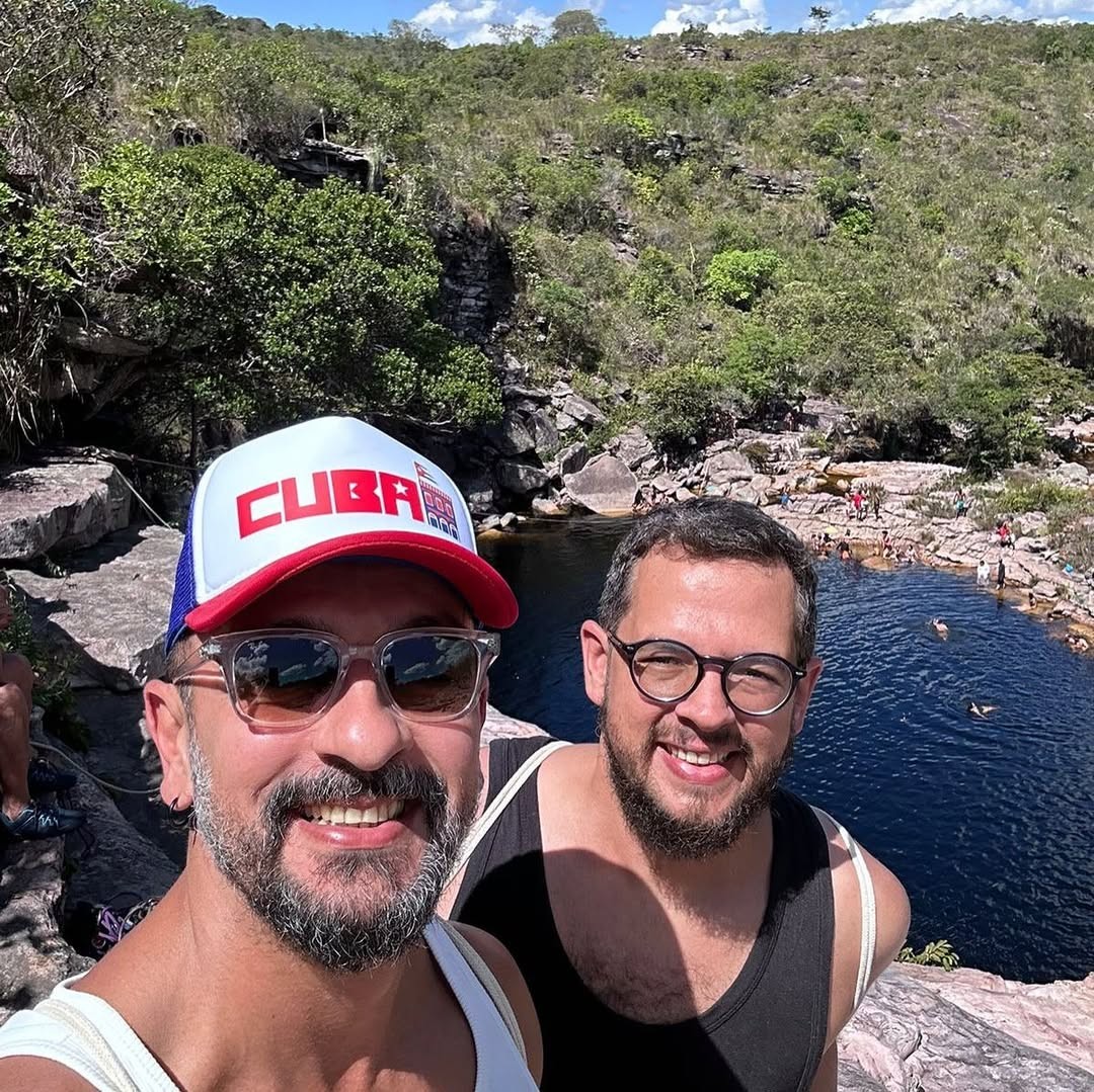 Marido de Irandhir Santos abre álbum de viagem à Bahia com o ator; veja ...