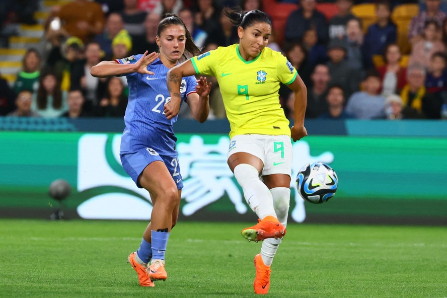 Peça fundamental no ataque do Brasil, Debinha é a artilheira da seleção ...