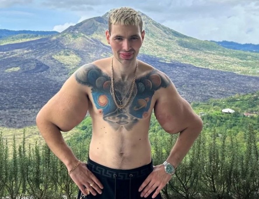 'Popeye russo' busca novo amor: 'nádegas curvilíneas, sem celulite e ...