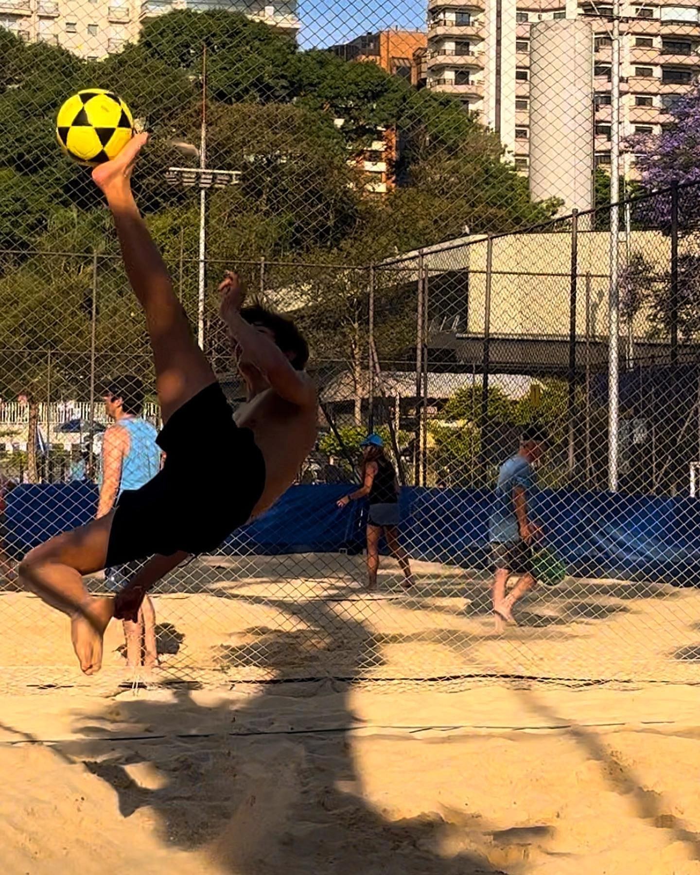 Netos de Elis Regina cantam clássico gravado pela avó; vídeo