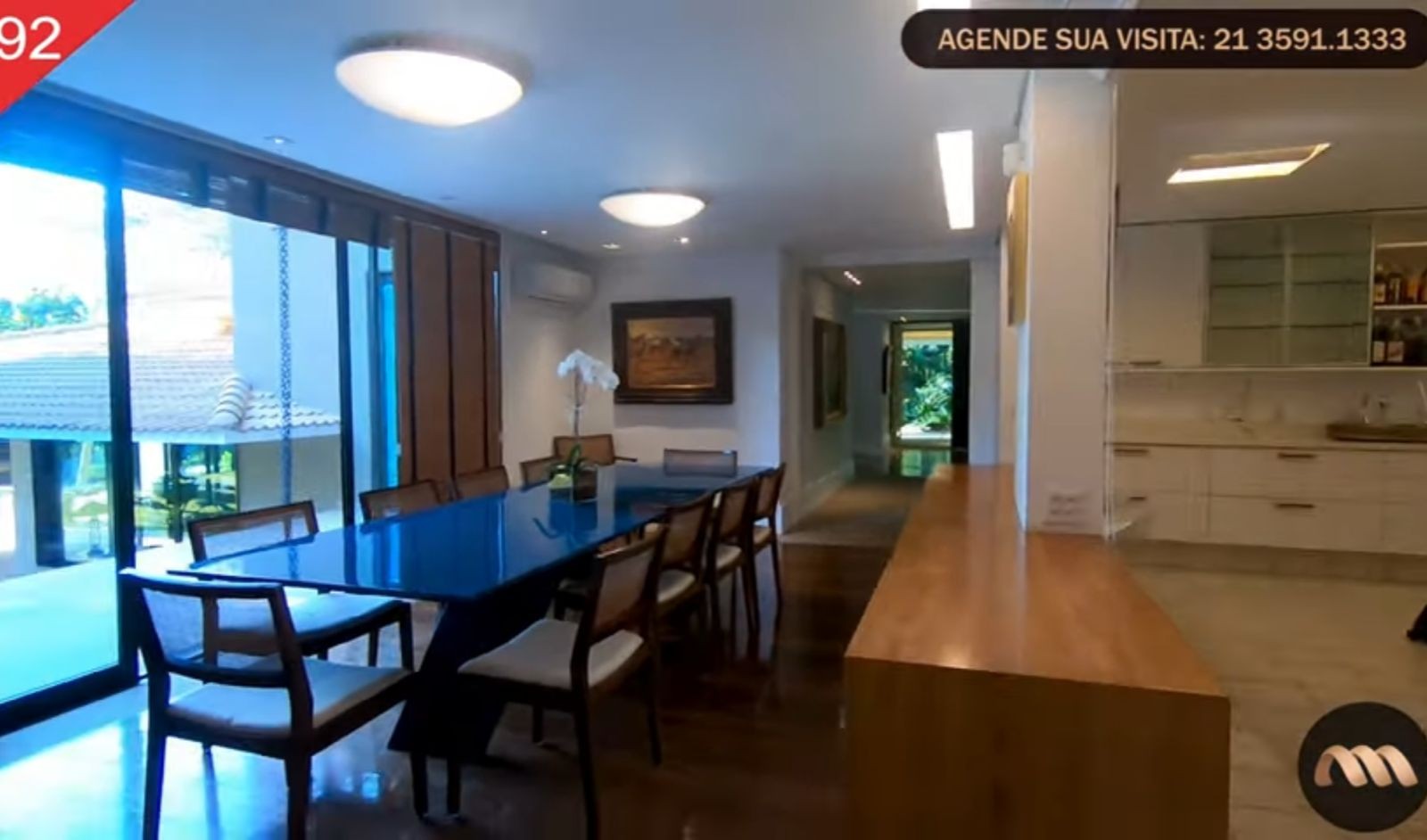 Anitta é fotografada andando de mototáxi no Rio