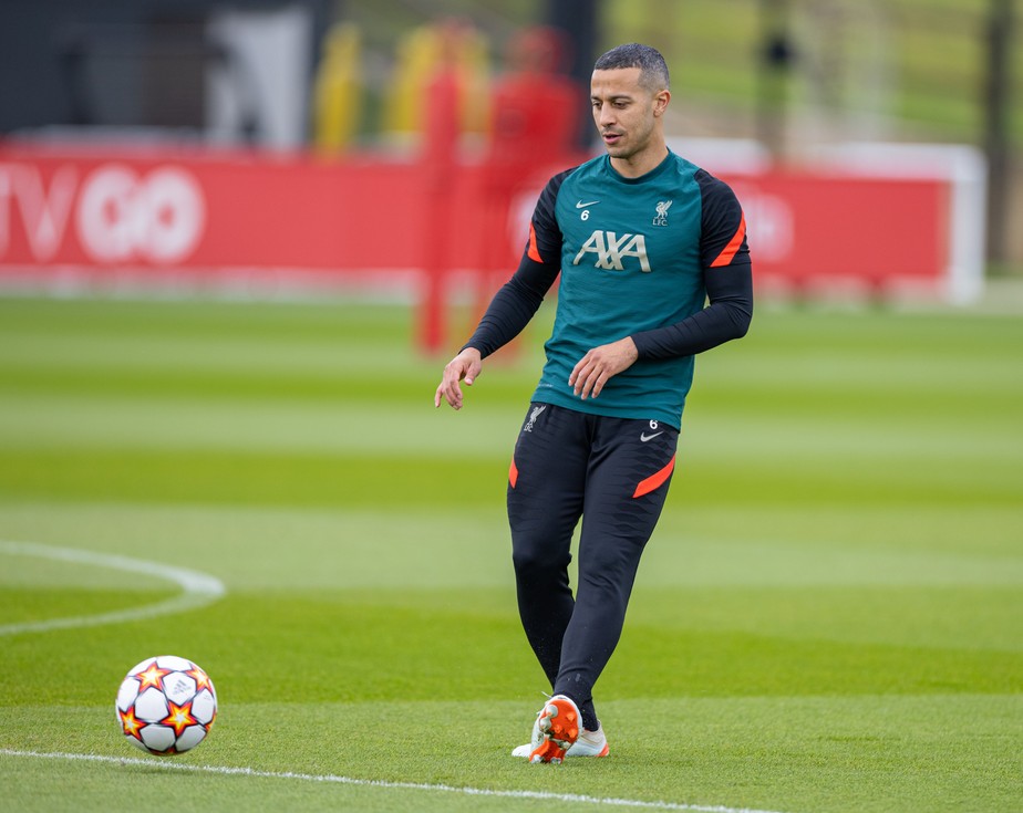 Meia Thiago Alcântara, do Liverpool, é mais um alvo dos clubes da ...
