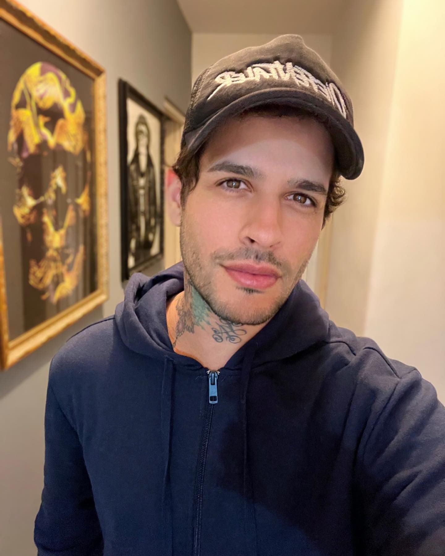 Vencedor do 'BBB 8', Rafinha faz tattoo em Gyselle Soares, a vice ...